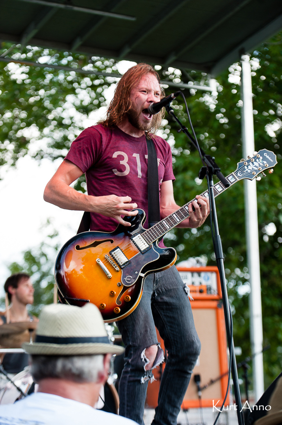 Hero JR-8 ⋆ Onstage Magazine.com