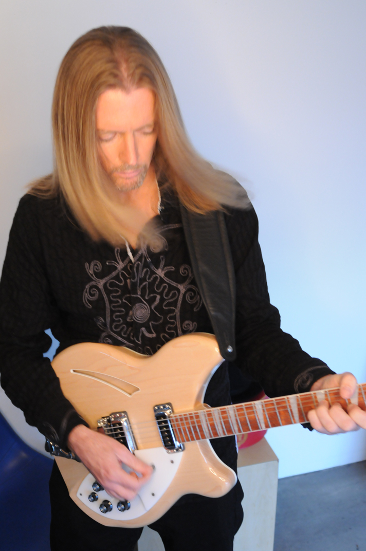 Sluka, A Taste of 'Introversions' - Onstage Magazine.com