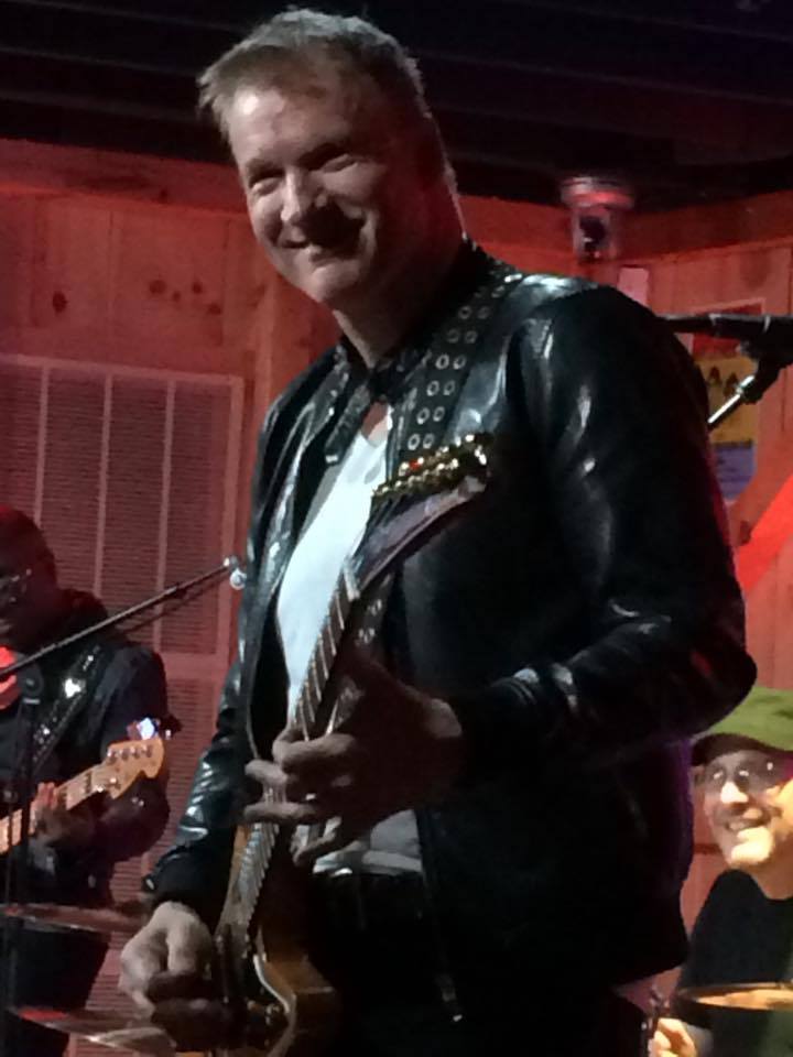 Daryl's House hosts Eliot Lewis CD release party to rock in the New Year