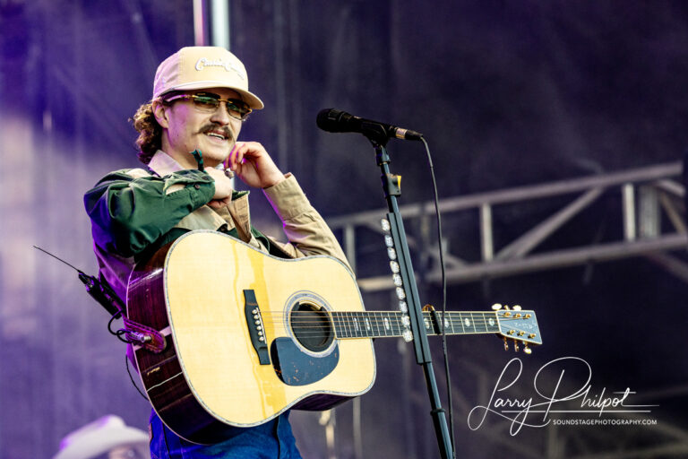 Braxton Keith Stops Concert and Takes a Stand: Country Music, Beer Cans ...